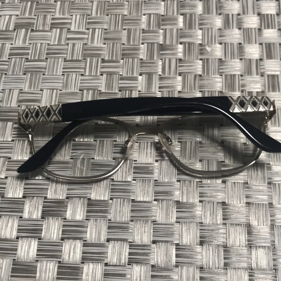 Elle | Accessories | Elle Women Gold Frame | Poshmark